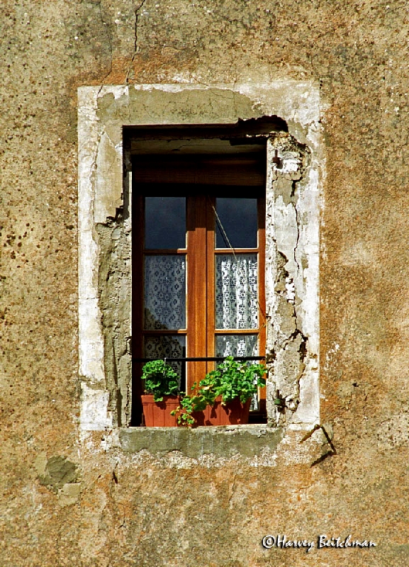 Photography by Harvey Beitchman/Images of France/14-33a6-Bonnieux window